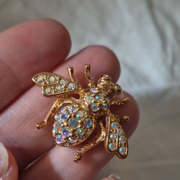 Joan Rivers | Jewelry | Classic Joan Rivers Bee Brooch Features Pink ...